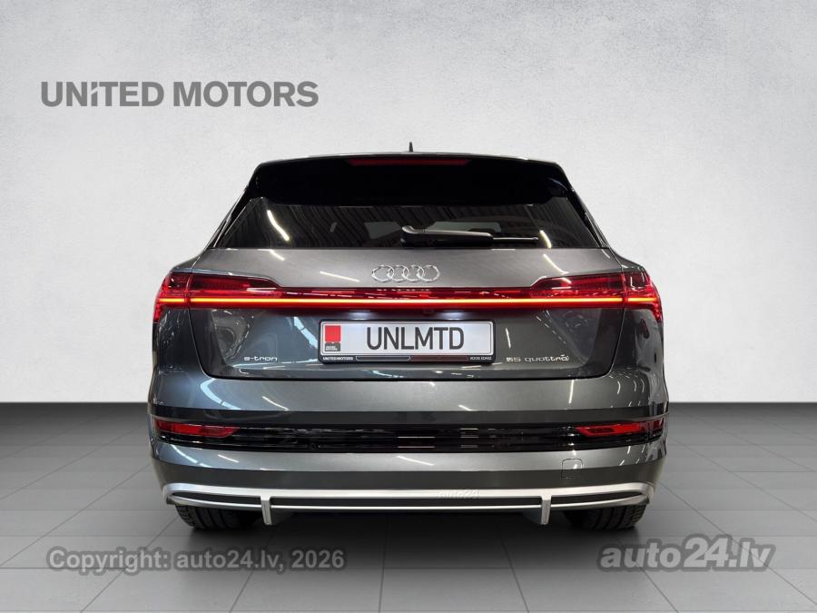 Grey Audi E-Tron 2021 in Tallinn, with an engine capacity of 0.00 L and mileage of 43 thousand km for 33400 €, photo 6 on AUTOMOTO.COM.LV