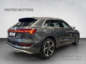 Grey Audi E-Tron 2021 in Tallinn, with an engine capacity of 0.00 L and mileage of 43 thousand km for 33400 €, photo 7 on AUTOMOTO.COM.LV