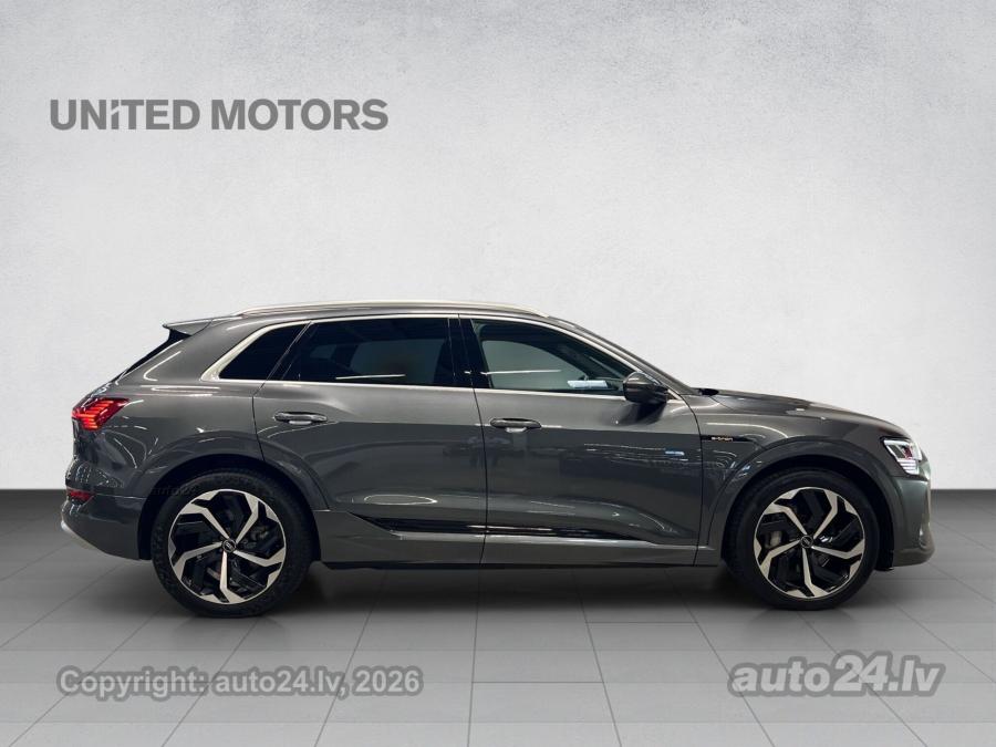 Grey Audi E-Tron 2021 in Tallinn, with an engine capacity of 0.00 L and mileage of 43 thousand km for 33400 €, photo 8 on AUTOMOTO.COM.LV