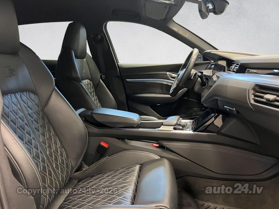 Grey Audi E-Tron 2021 in Tallinn, with an engine capacity of 0.00 L and mileage of 43 thousand km for 33400 €, photo 14 on AUTOMOTO.COM.LV