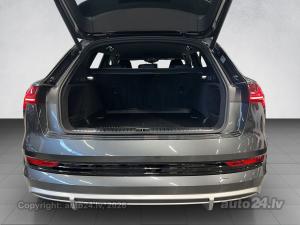 Grey Audi E-Tron 2021 in Tallinn, with an engine capacity of 0.00 L and mileage of 43 thousand km for 33400 €, photo 15 on AUTOMOTO.COM.LV