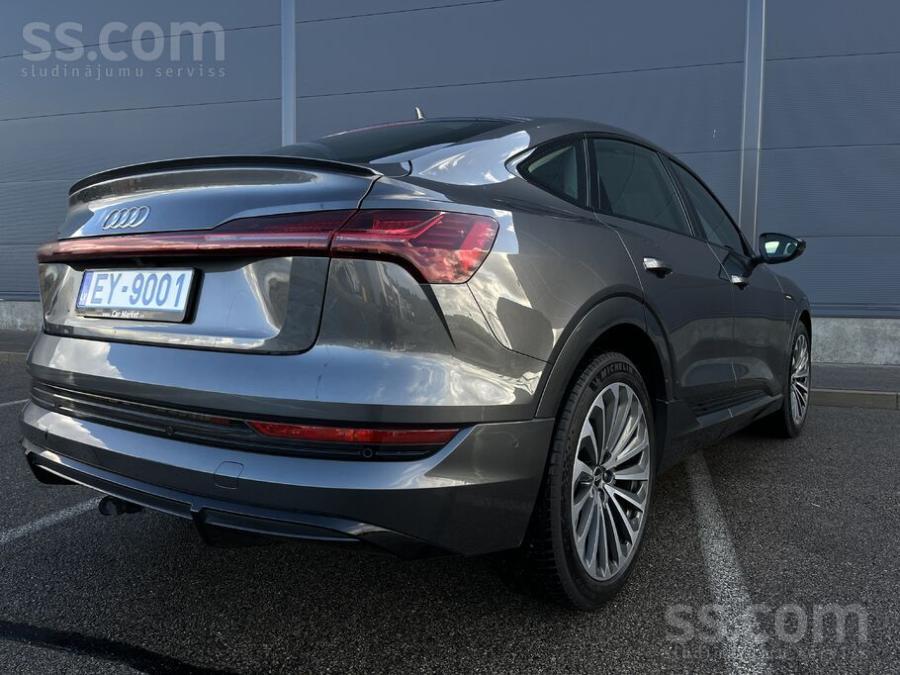 Pelēks Audi E-Tron 2021 Rīga, ar dzinēja tilpumu 0.00 L un nobraukumu 141 tūkst. km par 27990 €, foto 5 vietnē AUTOMOTO.COM.LV
