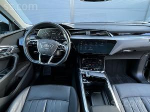 Pelēks Audi E-Tron 2021 Rīga, ar dzinēja tilpumu 0.00 L un nobraukumu 141 tūkst. km par 27990 €, foto 6 vietnē AUTOMOTO.COM.LV
