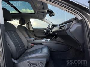 Pelēks Audi E-Tron 2021 Rīga, ar dzinēja tilpumu 0.00 L un nobraukumu 141 tūkst. km par 27990 €, foto 7 vietnē AUTOMOTO.COM.LV