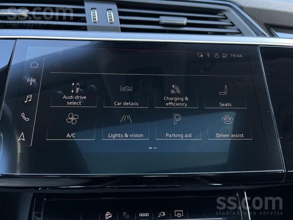 Pelēks Audi E-Tron 2021 Rīga, ar dzinēja tilpumu 0.00 L un nobraukumu 141 tūkst. km par 27990 €, foto 10 vietnē AUTOMOTO.COM.LV
