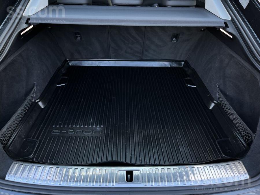 Pelēks Audi E-Tron 2021 Rīga, ar dzinēja tilpumu 0.00 L un nobraukumu 141 tūkst. km par 27990 €, foto 17 vietnē AUTOMOTO.COM.LV