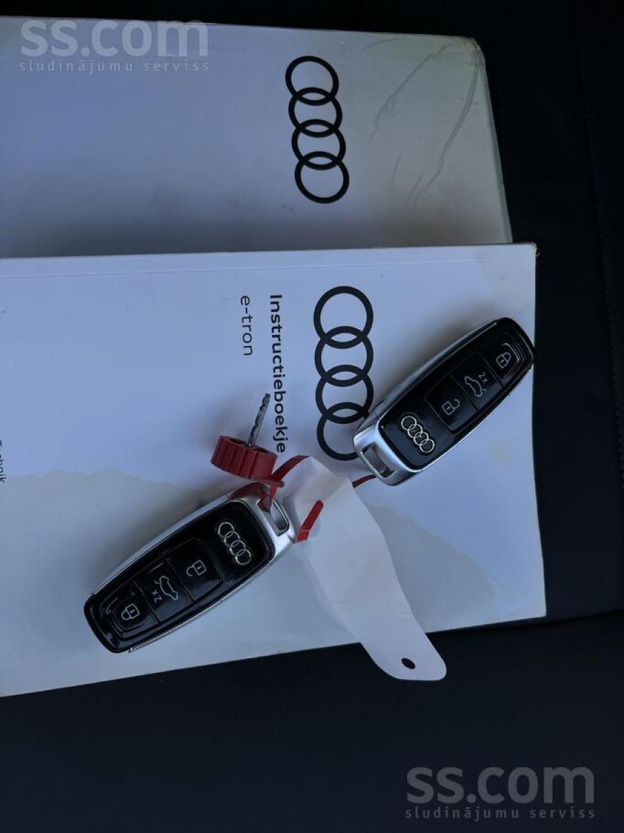Pelēks Audi E-Tron 2021 Rīga, ar dzinēja tilpumu 0.00 L un nobraukumu 141 tūkst. km par 27990 €, foto 25 vietnē AUTOMOTO.COM.LV