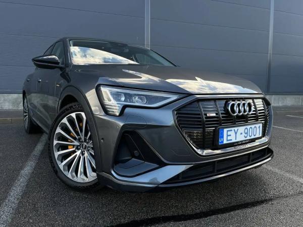 Pelēks Audi E-Tron 2021 Rīga, ar dzinēja tilpumu 0.00 L un nobraukumu 141 tūkst. km par 27990 €, foto 2 vietnē AUTOMOTO.COM.LV