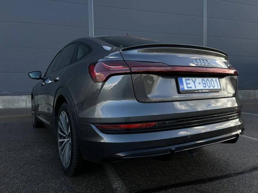 Pelēks Audi E-Tron 2021 Rīga, ar dzinēja tilpumu 0.00 L un nobraukumu 141 tūkst. km par 27990 €, foto 5 vietnē AUTOMOTO.COM.LV