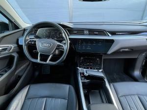 Pelēks Audi E-Tron 2021 Rīga, ar dzinēja tilpumu 0.00 L un nobraukumu 141 tūkst. km par 27990 €, foto 6 vietnē AUTOMOTO.COM.LV