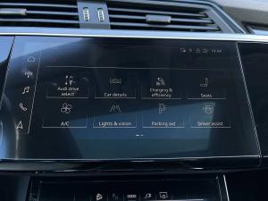 Pelēks Audi E-Tron 2021 Rīga, ar dzinēja tilpumu 0.00 L un nobraukumu 141 tūkst. km par 27990 €, foto 12 vietnē AUTOMOTO.COM.LV