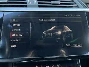 Pelēks Audi E-Tron 2021 Rīga, ar dzinēja tilpumu 0.00 L un nobraukumu 141 tūkst. km par 27990 €, foto 13 vietnē AUTOMOTO.COM.LV