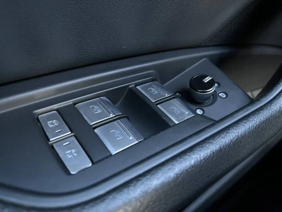 Pelēks Audi E-Tron 2021 Rīga, ar dzinēja tilpumu 0.00 L un nobraukumu 141 tūkst. km par 27990 €, foto 16 vietnē AUTOMOTO.COM.LV