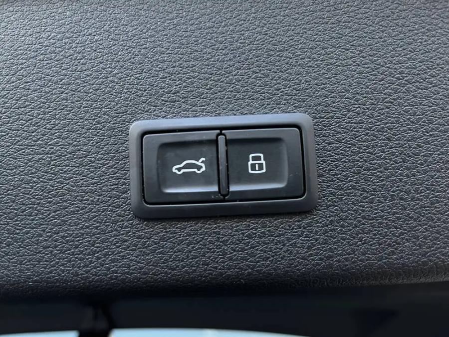 Pelēks Audi E-Tron 2021 Rīga, ar dzinēja tilpumu 0.00 L un nobraukumu 141 tūkst. km par 27990 €, foto 18 vietnē AUTOMOTO.COM.LV
