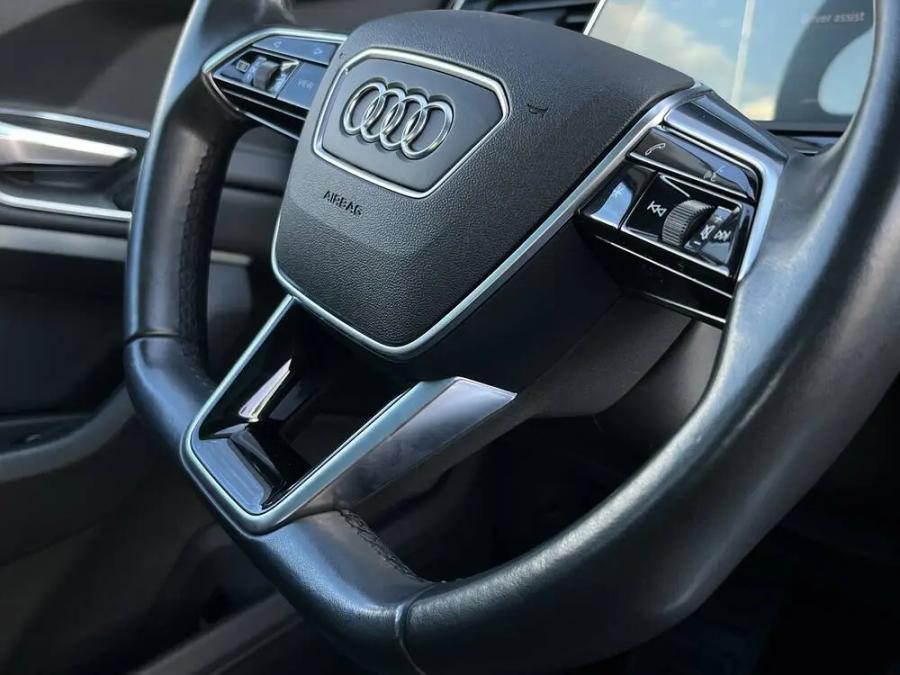 Pelēks Audi E-Tron 2021 Rīga, ar dzinēja tilpumu 0.00 L un nobraukumu 141 tūkst. km par 27990 €, foto 21 vietnē AUTOMOTO.COM.LV