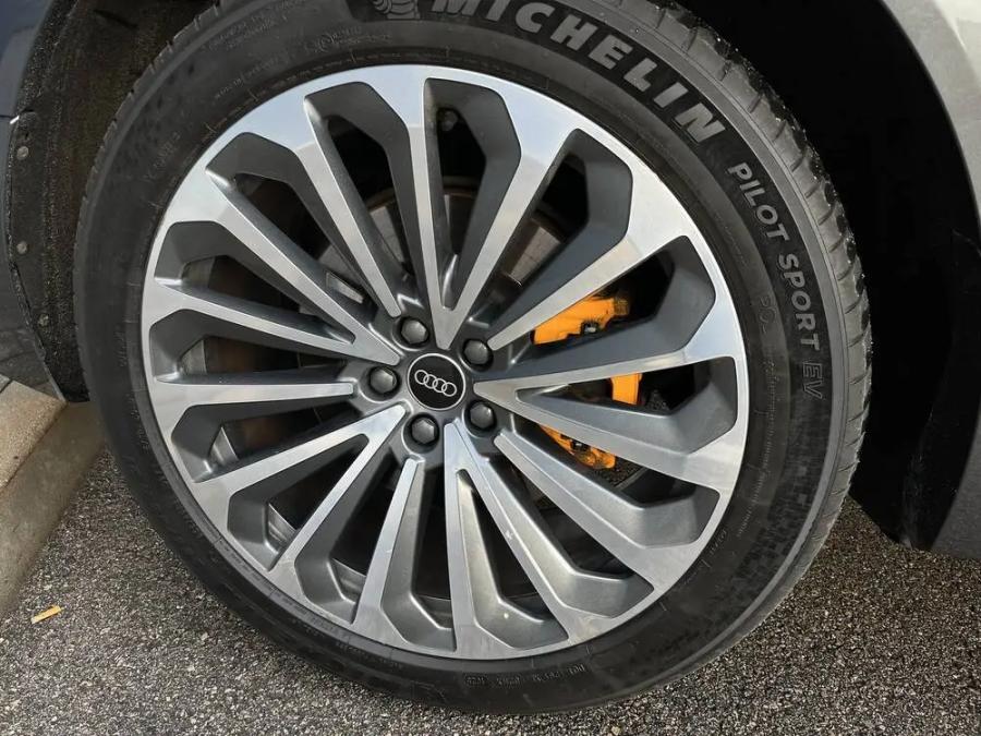 Pelēks Audi E-Tron 2021 Rīga, ar dzinēja tilpumu 0.00 L un nobraukumu 141 tūkst. km par 27990 €, foto 22 vietnē AUTOMOTO.COM.LV
