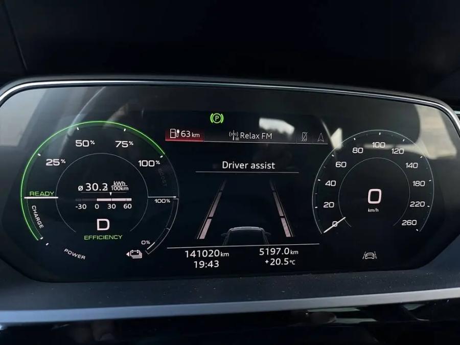 Pelēks Audi E-Tron 2021 Rīga, ar dzinēja tilpumu 0.00 L un nobraukumu 141 tūkst. km par 27990 €, foto 26 vietnē AUTOMOTO.COM.LV