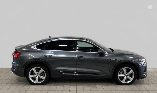 Grey Audi E-Tron 2021 in Kaunas, with an engine capacity of 0.00 L and mileage of 93 thousand km for 23500 €, photo 3 on AUTOMOTO.COM.LV