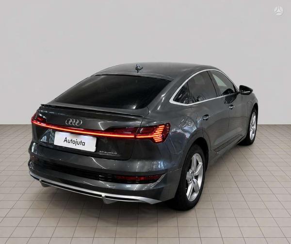 Grey Audi E-Tron 2021 in Kaunas, with an engine capacity of 0.00 L and mileage of 93 thousand km for 23500 €, photo 4 on AUTOMOTO.COM.LV