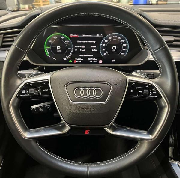 Grey Audi E-Tron 2021 in Kaunas, with an engine capacity of 0.00 L and mileage of 93 thousand km for 23500 €, photo 6 on AUTOMOTO.COM.LV