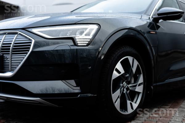 Grey Audi E-Tron 2021 in Riga, with an engine capacity of 0.00 L and mileage of 100 thousand km for 27000 €, photo 2 on AUTOMOTO.COM.LV