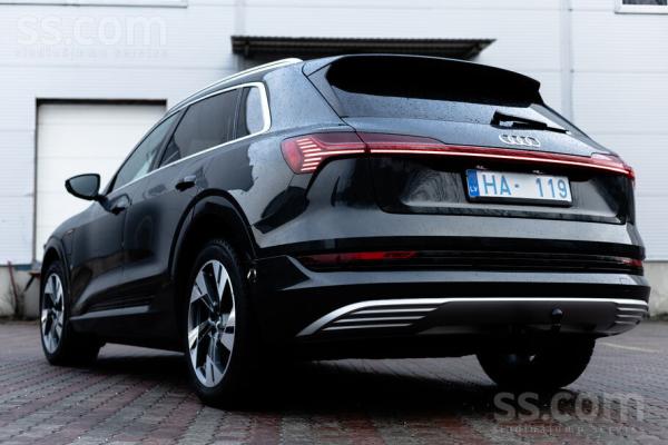 Grey Audi E-Tron 2021 in Riga, with an engine capacity of 0.00 L and mileage of 100 thousand km for 27000 €, photo 6 on AUTOMOTO.COM.LV