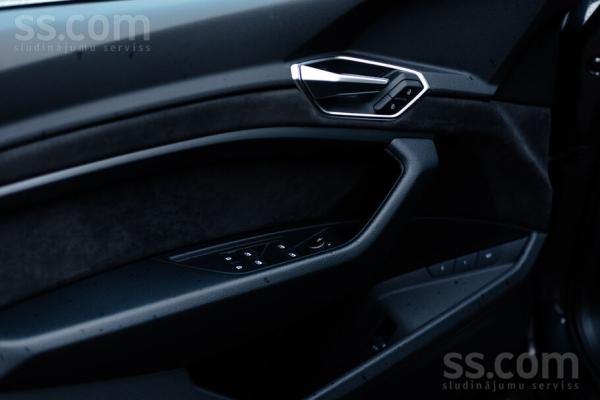 Grey Audi E-Tron 2021 in Riga, with an engine capacity of 0.00 L and mileage of 100 thousand km for 27000 €, photo 9 on AUTOMOTO.COM.LV