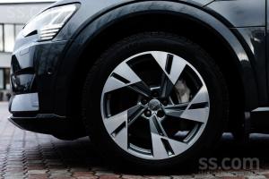 Grey Audi E-Tron 2021 in Riga, with an engine capacity of 0.00 L and mileage of 100 thousand km for 27000 €, photo 4 on AUTOMOTO.COM.LV