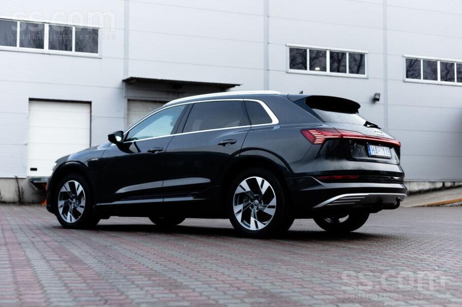 Grey Audi E-Tron 2021 in Riga, with an engine capacity of 0.00 L and mileage of 100 thousand km for 27000 €, photo 5 on AUTOMOTO.COM.LV