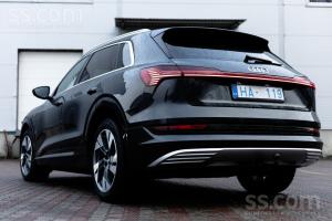 Grey Audi E-Tron 2021 in Riga, with an engine capacity of 0.00 L and mileage of 100 thousand km for 27000 €, photo 7 on AUTOMOTO.COM.LV