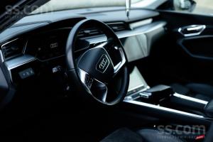 Grey Audi E-Tron 2021 in Riga, with an engine capacity of 0.00 L and mileage of 100 thousand km for 27000 €, photo 8 on AUTOMOTO.COM.LV