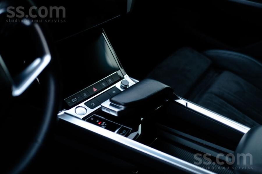 Grey Audi E-Tron 2021 in Riga, with an engine capacity of 0.00 L and mileage of 100 thousand km for 27000 €, photo 9 on AUTOMOTO.COM.LV
