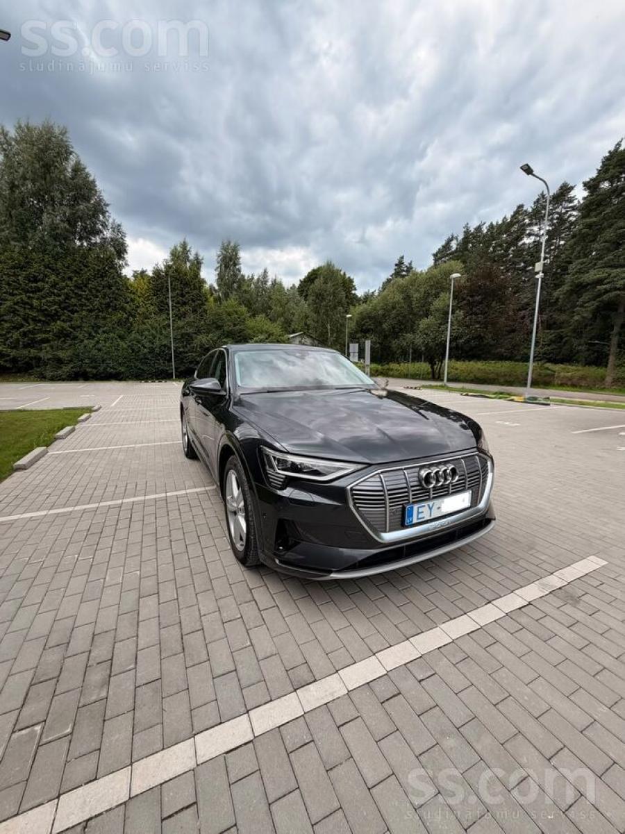 Pelēks Audi E-Tron 2021 Rīga, ar dzinēja tilpumu 0.00 L un nobraukumu 127 tūkst. km par 24500 €, foto 8 vietnē AUTOMOTO.COM.LV