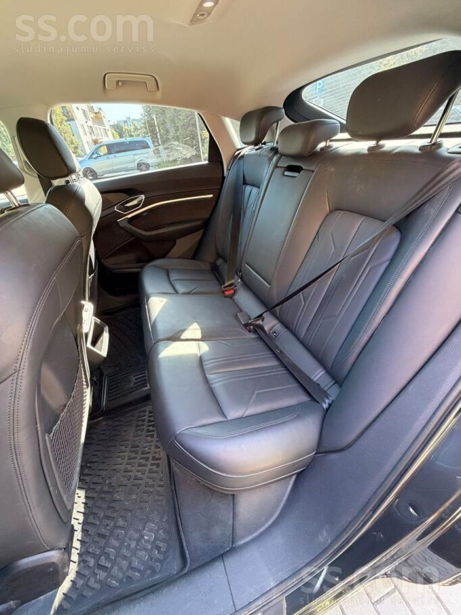 Pelēks Audi E-Tron 2021 Rīga, ar dzinēja tilpumu 0.00 L un nobraukumu 127 tūkst. km par 24500 €, foto 10 vietnē AUTOMOTO.COM.LV