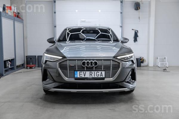 Pelēks Audi E-Tron 2021 Rīga, ar dzinēja tilpumu 0.00 L un nobraukumu 90 tūkst. km par 27900 €, foto 2 vietnē AUTOMOTO.COM.LV