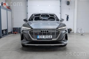 Grey Audi E-Tron 2021 in Riga, with an engine capacity of 0.00 L and mileage of 90 thousand km for 27900 €, photo 3 on AUTOMOTO.COM.LV