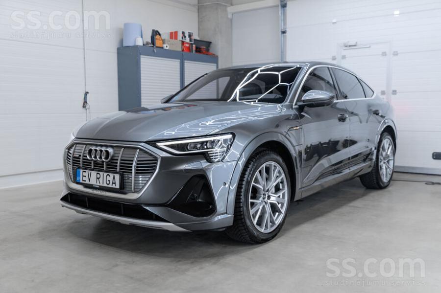 Grey Audi E-Tron 2021 in Riga, with an engine capacity of 0.00 L and mileage of 90 thousand km for 27900 €, photo 4 on AUTOMOTO.COM.LV