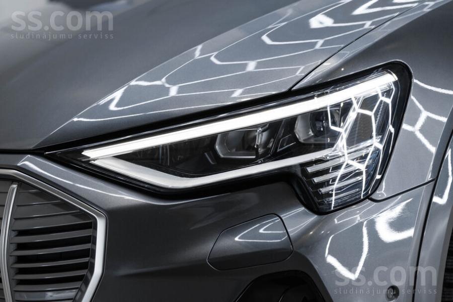 Grey Audi E-Tron 2021 in Riga, with an engine capacity of 0.00 L and mileage of 90 thousand km for 27900 €, photo 5 on AUTOMOTO.COM.LV