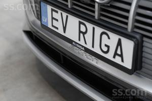 Grey Audi E-Tron 2021 in Riga, with an engine capacity of 0.00 L and mileage of 90 thousand km for 27900 €, photo 6 on AUTOMOTO.COM.LV