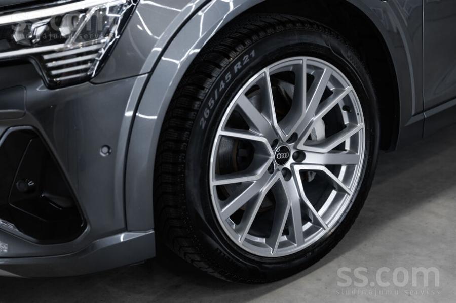 Grey Audi E-Tron 2021 in Riga, with an engine capacity of 0.00 L and mileage of 90 thousand km for 27900 €, photo 8 on AUTOMOTO.COM.LV