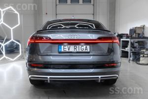 Grey Audi E-Tron 2021 in Riga, with an engine capacity of 0.00 L and mileage of 90 thousand km for 27900 €, photo 11 on AUTOMOTO.COM.LV