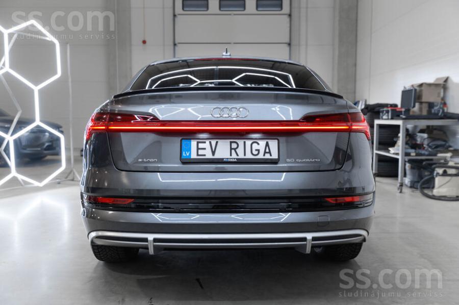 Grey Audi E-Tron 2021 in Riga, with an engine capacity of 0.00 L and mileage of 90 thousand km for 27900 €, photo 11 on AUTOMOTO.COM.LV