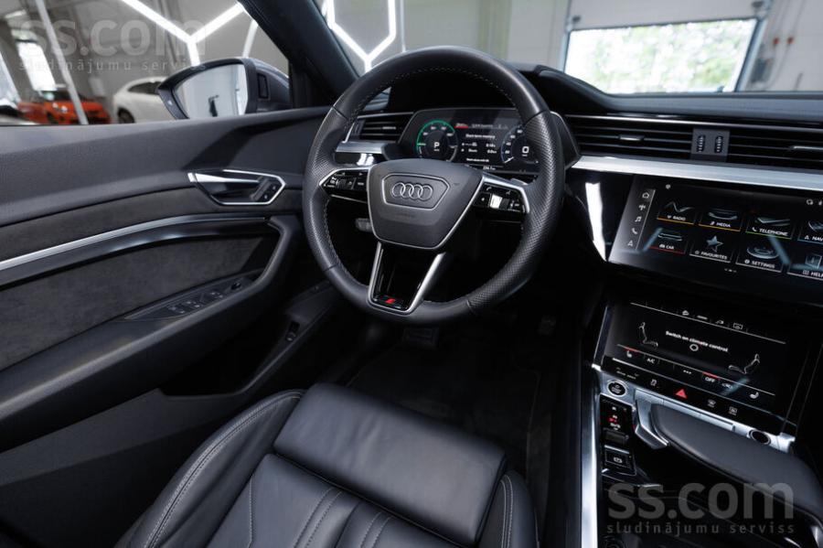 Grey Audi E-Tron 2021 in Riga, with an engine capacity of 0.00 L and mileage of 90 thousand km for 27900 €, photo 18 on AUTOMOTO.COM.LV