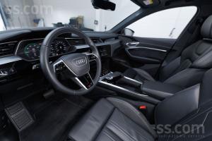 Grey Audi E-Tron 2021 in Riga, with an engine capacity of 0.00 L and mileage of 90 thousand km for 27900 €, photo 21 on AUTOMOTO.COM.LV