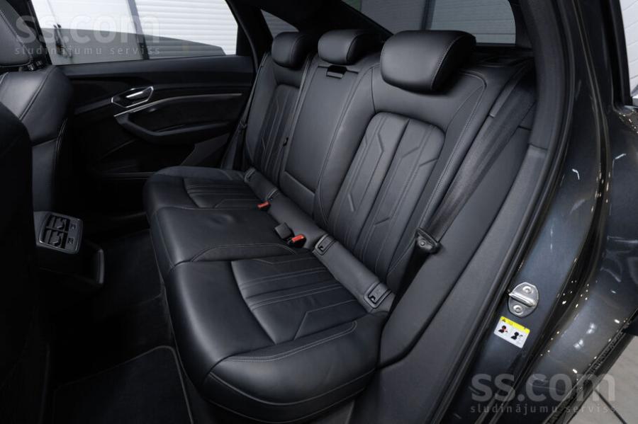 Grey Audi E-Tron 2021 in Riga, with an engine capacity of 0.00 L and mileage of 90 thousand km for 27900 €, photo 22 on AUTOMOTO.COM.LV