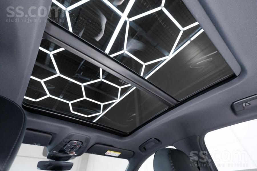 Grey Audi E-Tron 2021 in Riga, with an engine capacity of 0.00 L and mileage of 90 thousand km for 27900 €, photo 23 on AUTOMOTO.COM.LV
