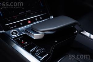 Grey Audi E-Tron 2021 in Riga, with an engine capacity of 0.00 L and mileage of 90 thousand km for 27900 €, photo 31 on AUTOMOTO.COM.LV