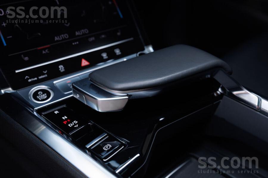 Grey Audi E-Tron 2021 in Riga, with an engine capacity of 0.00 L and mileage of 90 thousand km for 27900 €, photo 31 on AUTOMOTO.COM.LV