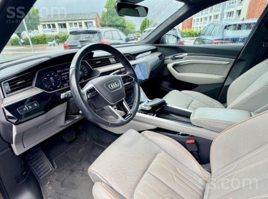 Grey Audi E-Tron 2021 in Tukums, with an engine capacity of 0.00 L and mileage of 98 thousand km for 35990 €, photo 4 on AUTOMOTO.COM.LV