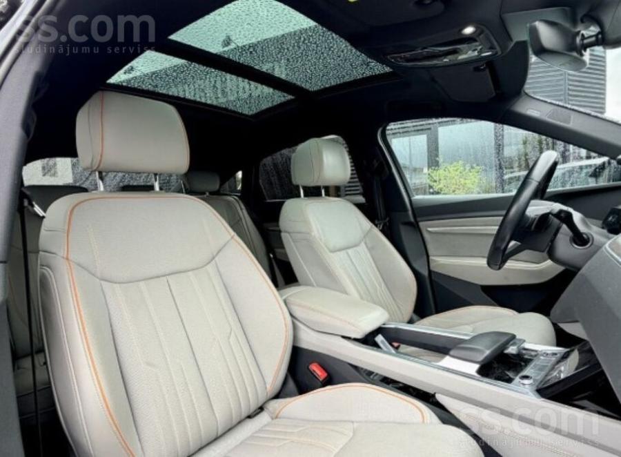 Grey Audi E-Tron 2021 in Tukums, with an engine capacity of 0.00 L and mileage of 98 thousand km for 35990 €, photo 5 on AUTOMOTO.COM.LV